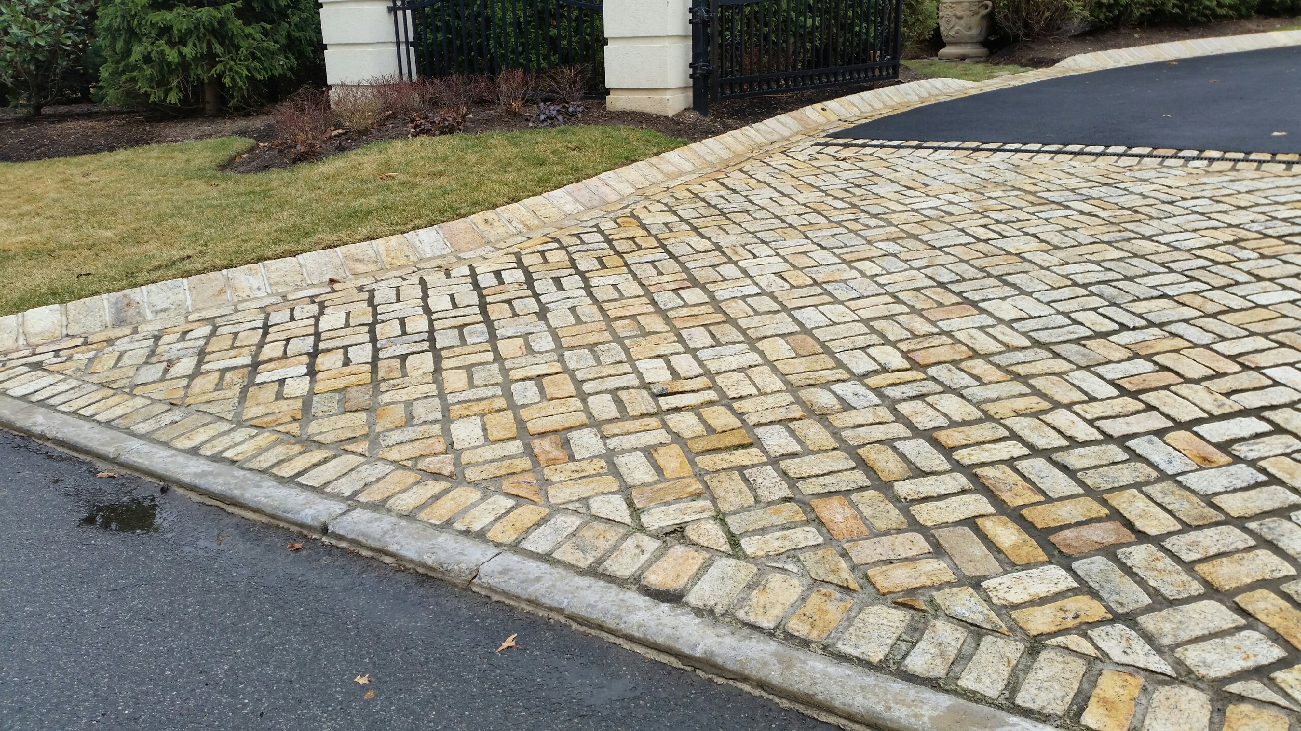 Granite Cobblestones – Stonehenge Hardscapes